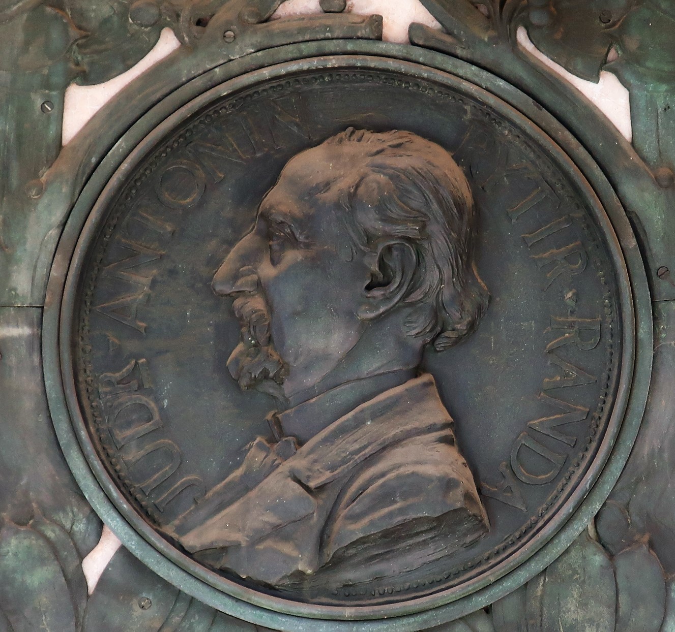 Josef Václav Myslbek: Antonín rytíř Randa, Vyšehradský hřbitov, arkády ...
